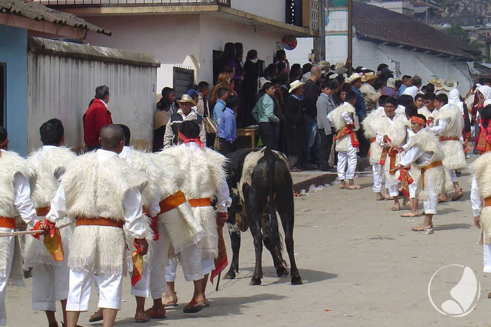 San Juan Chamula community, Chiapas, Mexico | LACANTOURS